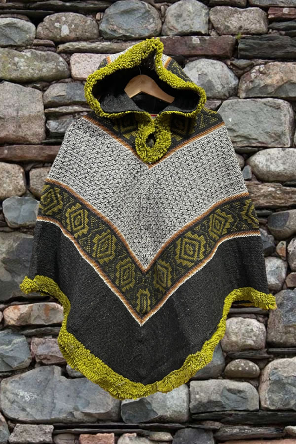 Poncho Lana Dama Triangular Gris Con Verde – ATIQ